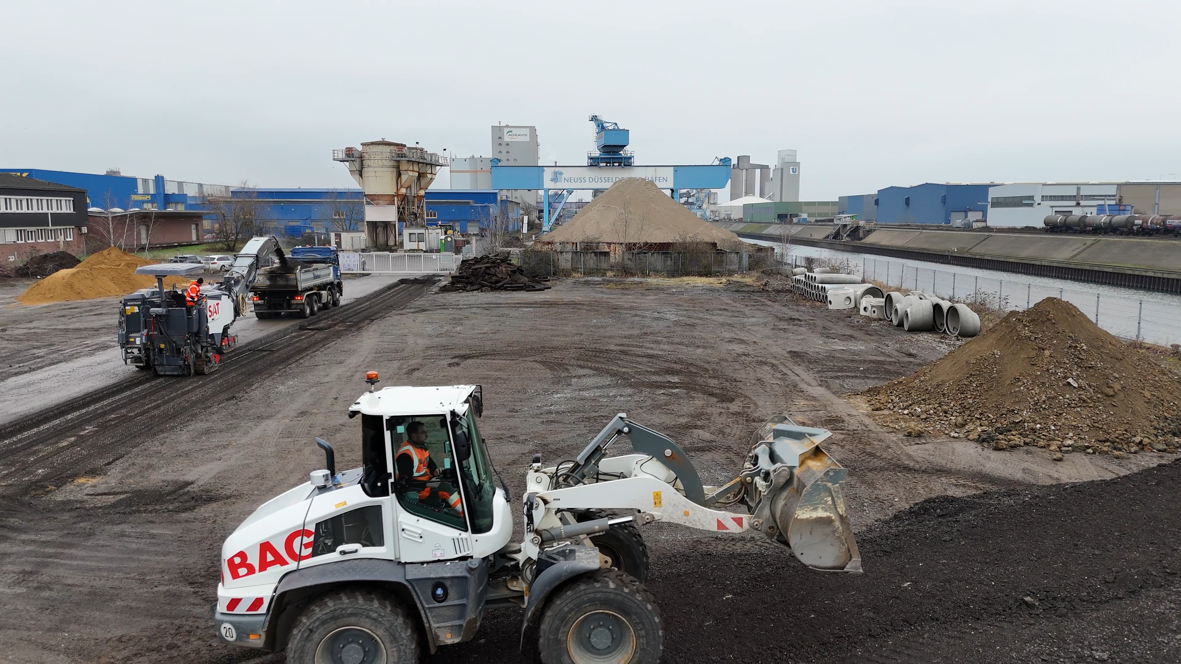Leuchtturmprojekt im Neusser Hafen: STRABAG treibt systematisches ...